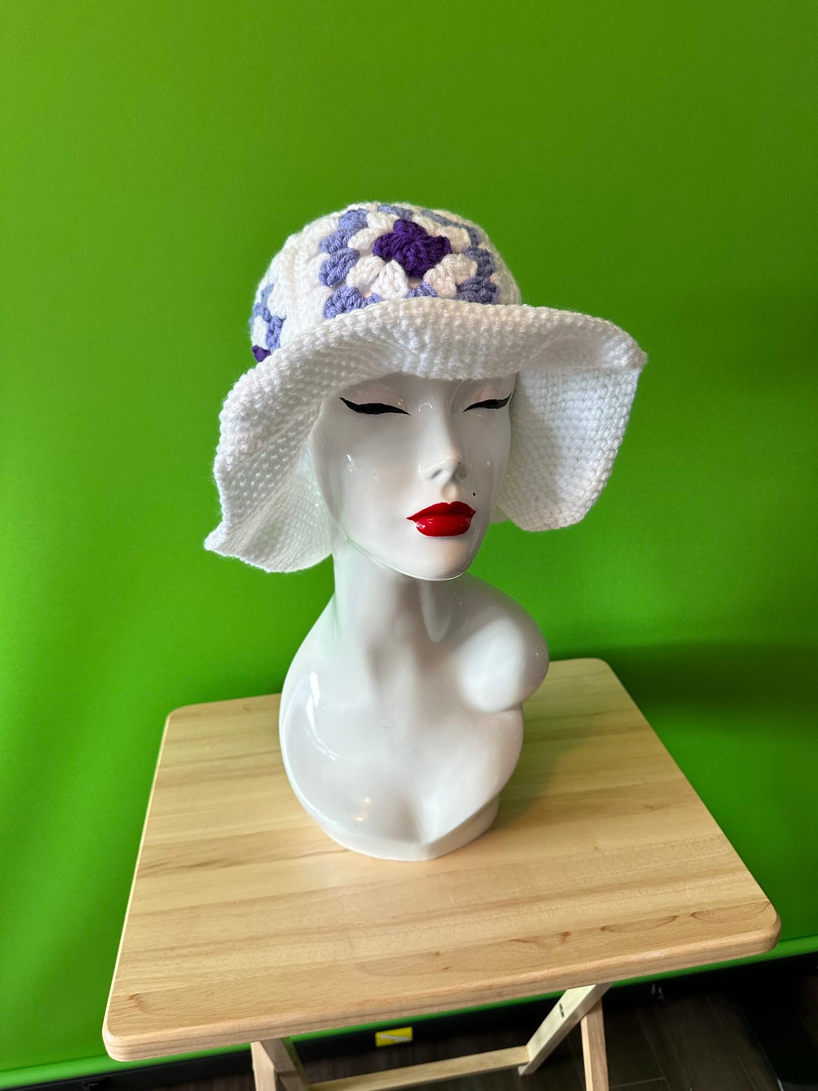 White Granny Square Bucket Hat – Rainbow Crafting